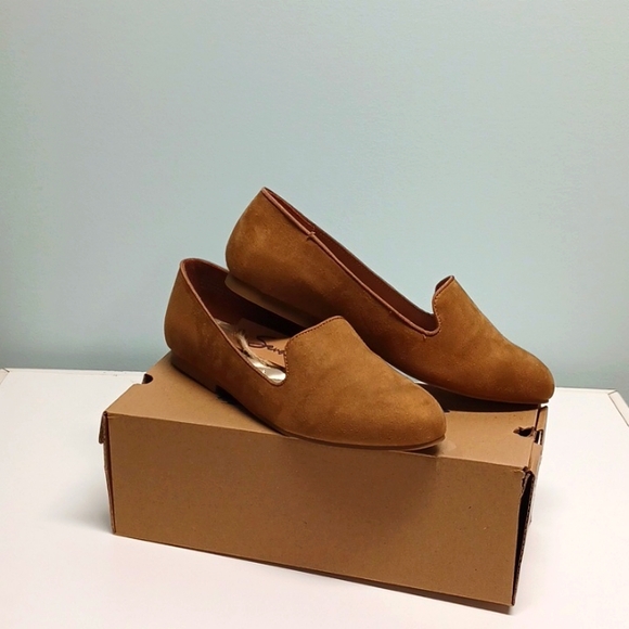 Seven7 | Shoes | Smokey Camel Flats | Poshmark